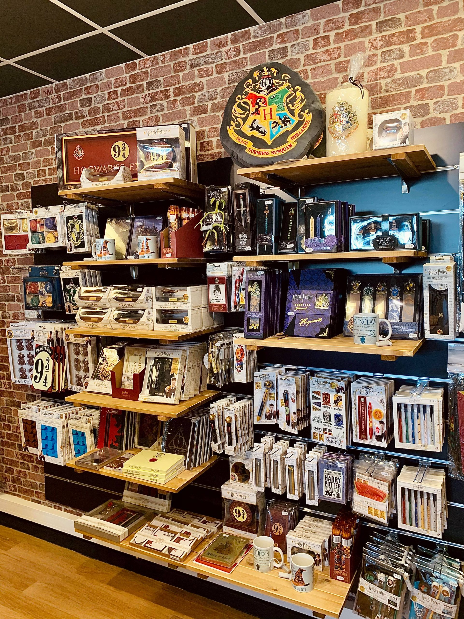 Quels Produits Dérivés Dharry Potter Propose Au Comptoir Des Sorciers